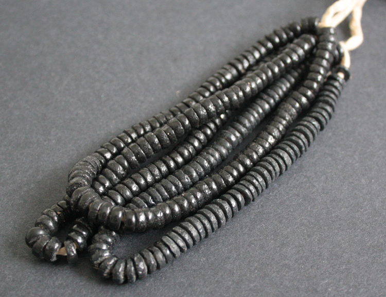 Black-African-Disc-Beads-7-mm – African Beads & Fabrics